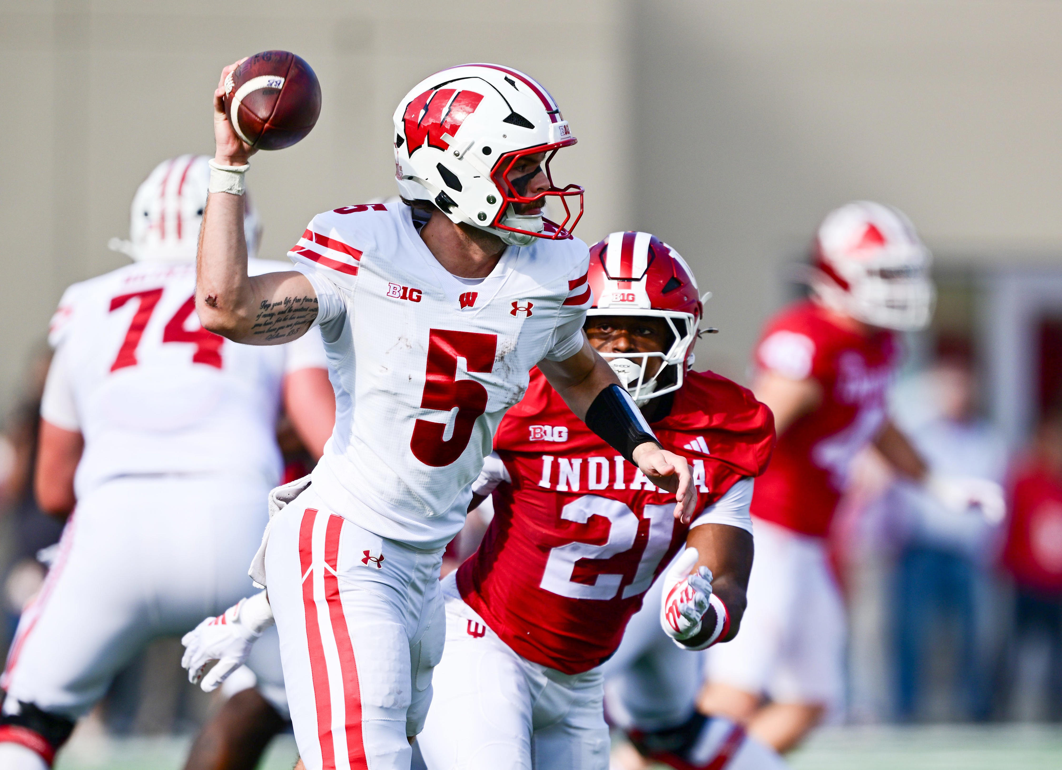 Watch Wisconsin freshman Carter Smith, a Bishop Verot grad, throw first ...