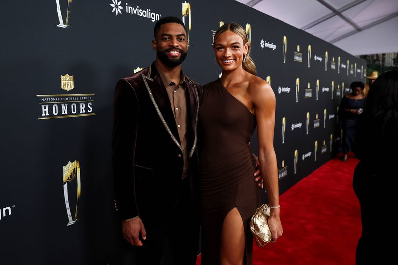 Giants player proposes to world champion track star girlfriend in ...