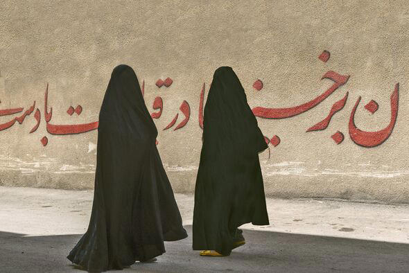Sick Iran hardliners vow to 'tear skin off women's heads' after green ...