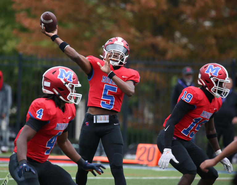 Monroe shuts out Honeoye Falls-Lima to win Section V football championship