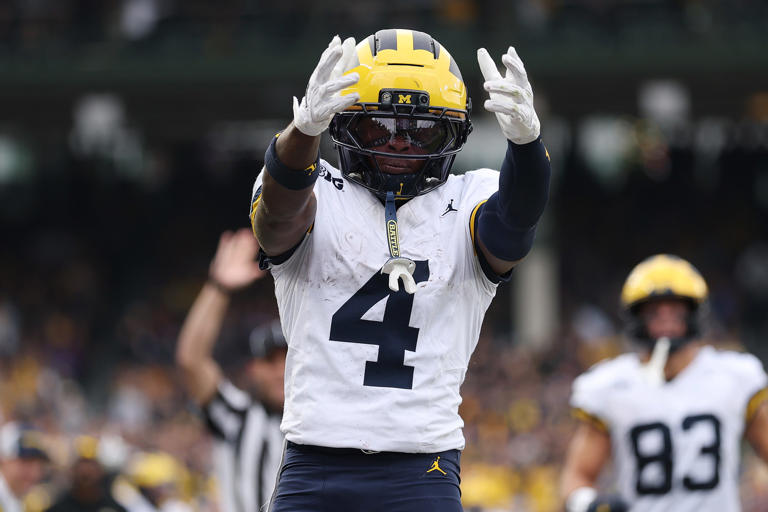 Michigan football escapes Northwestern, 24-22, despite 5 turnovers