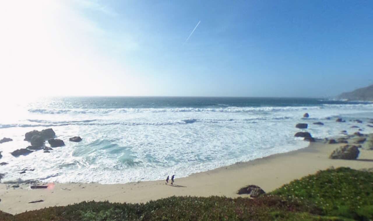 5-year-old girl missing after family gets swept into Pacific Ocean