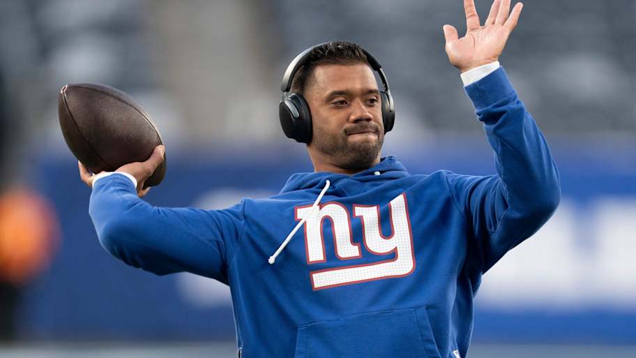 Russell Wilson strangely pumps himself up being Giants’ backup vs. Packers