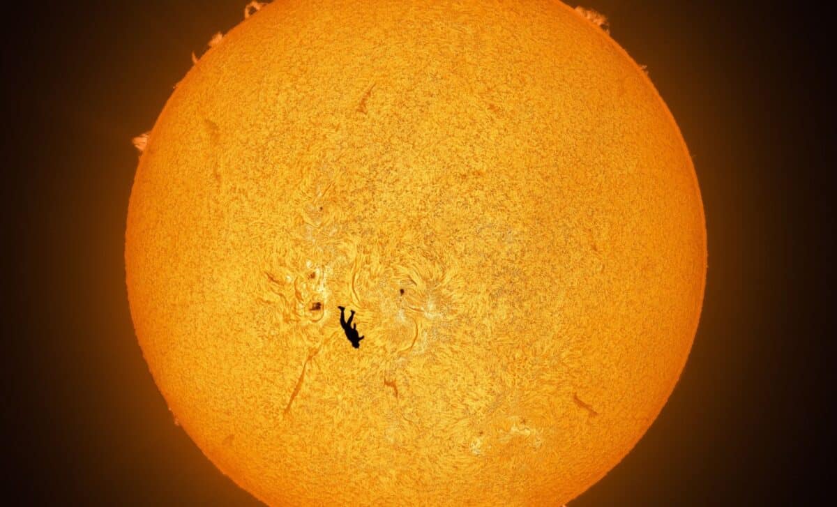 Skydiver Falls In Front Of The Sun And A Photographer Captures The Most ...