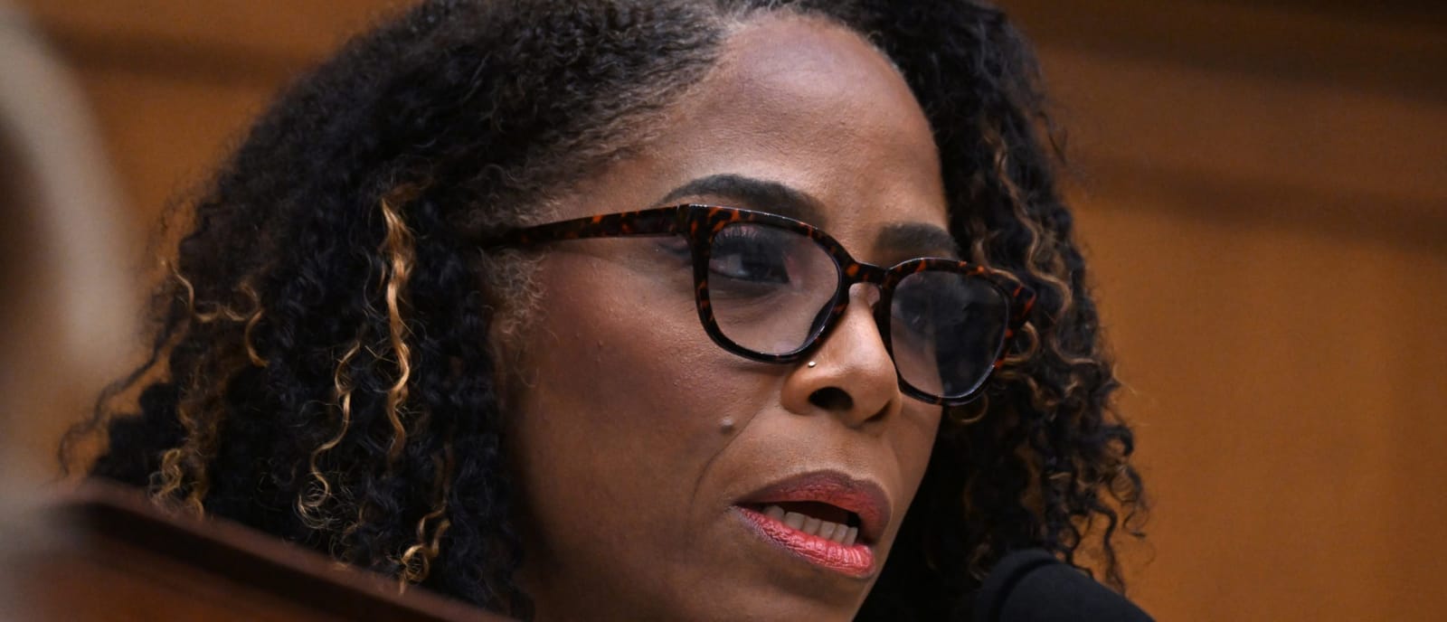 ‘Quick I’m Up Next’: Dem Del. Plaskett Caught Texting Epstein To Help ...