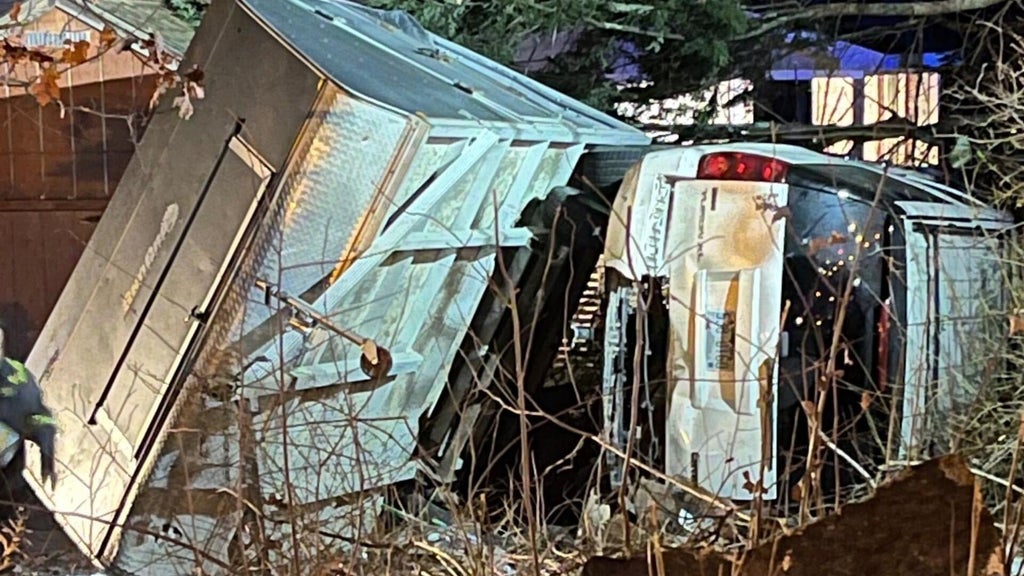 New Hampshire police seek driver who caused rollover crash in Pelham