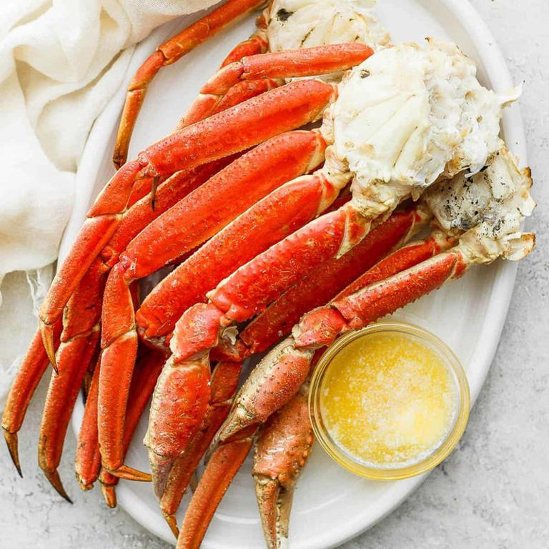 16 Seafood-Packed Florida Buffets Serving Endless Crab Leg Feasts