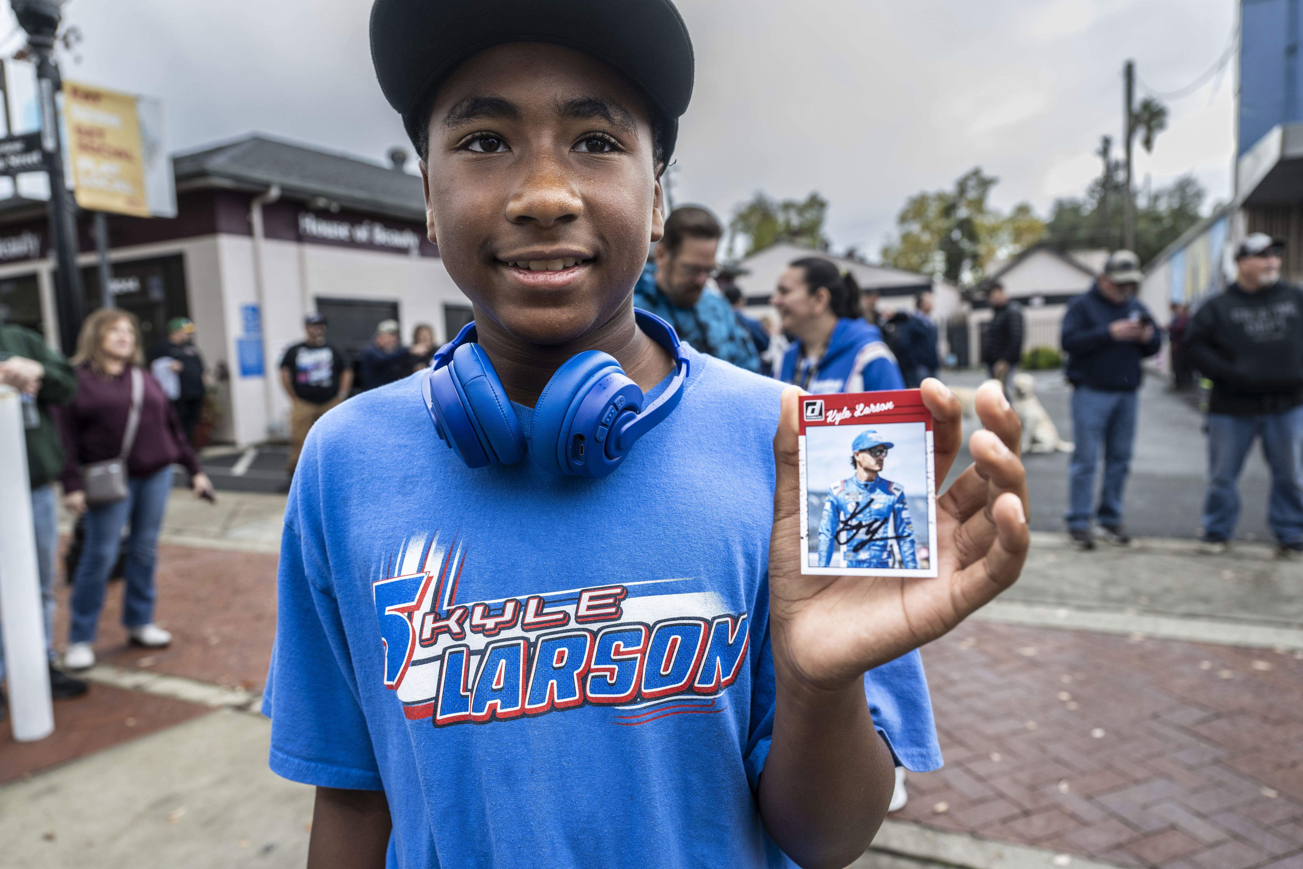 Kyle Larson's Elk Grove homecoming draws young racers and lifelong fans