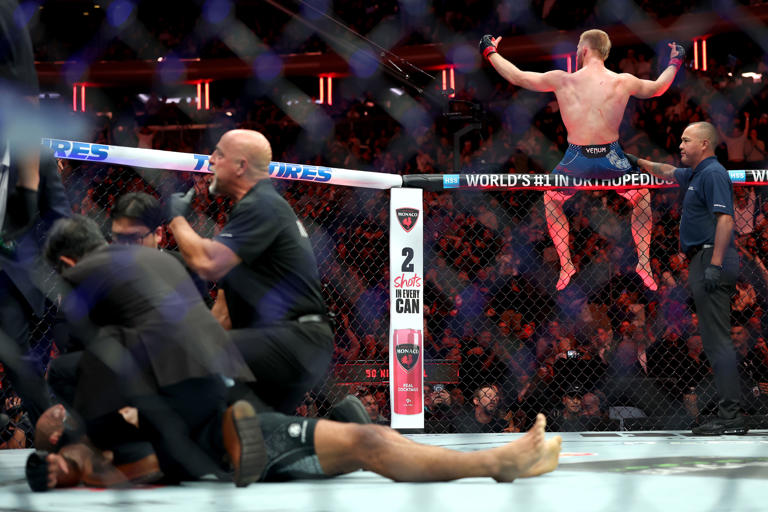 Highlights! Bo Nickal delivers stunning head kick knockout, celebrates ...