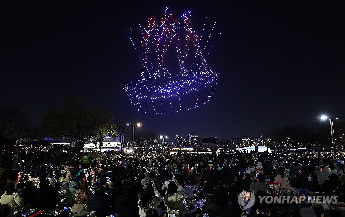 Huntr/x en el cielo sobre el río Hangang