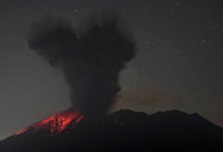 Sakurajima volcano erupts in southwest Japan, creating 4,400 m-high plume