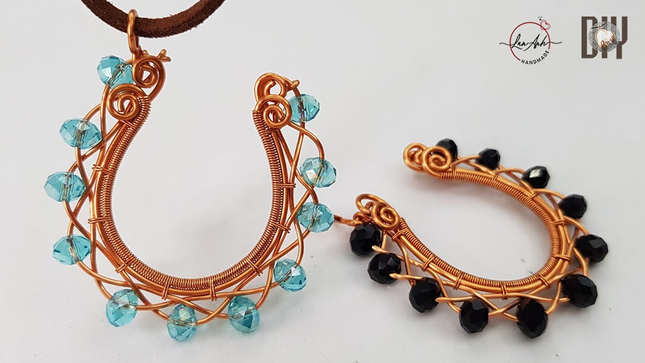 Horseshoe pendant with small crystal - How to make handmade jewelry 490