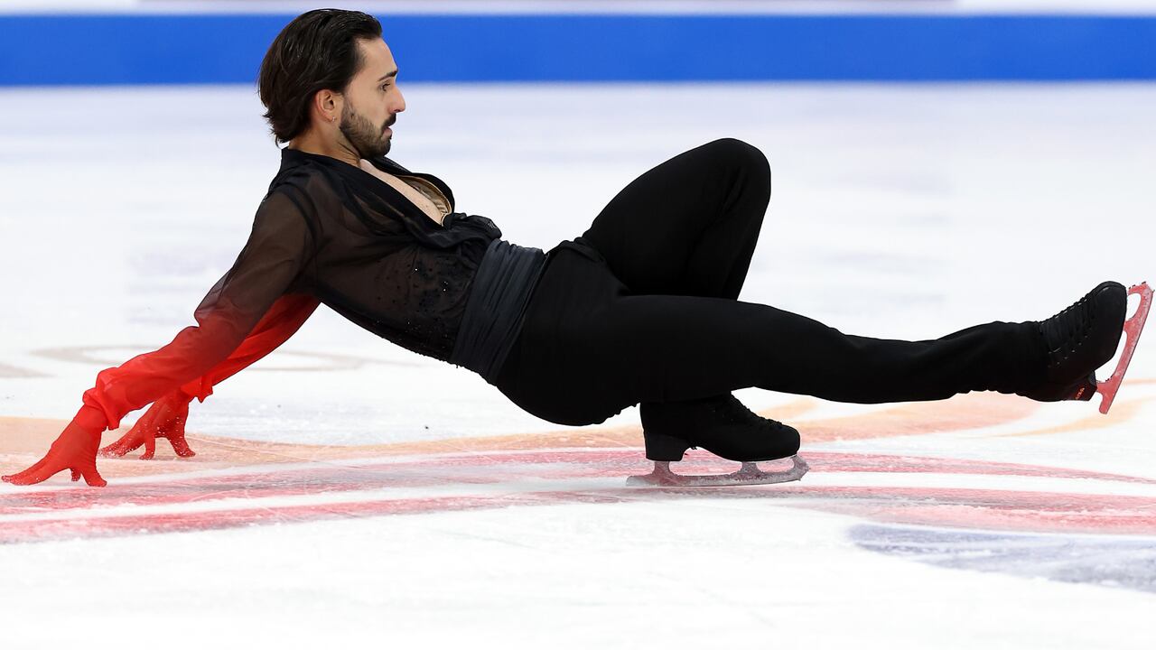 Kévin Aymoz of France claims men's title at Skate America
