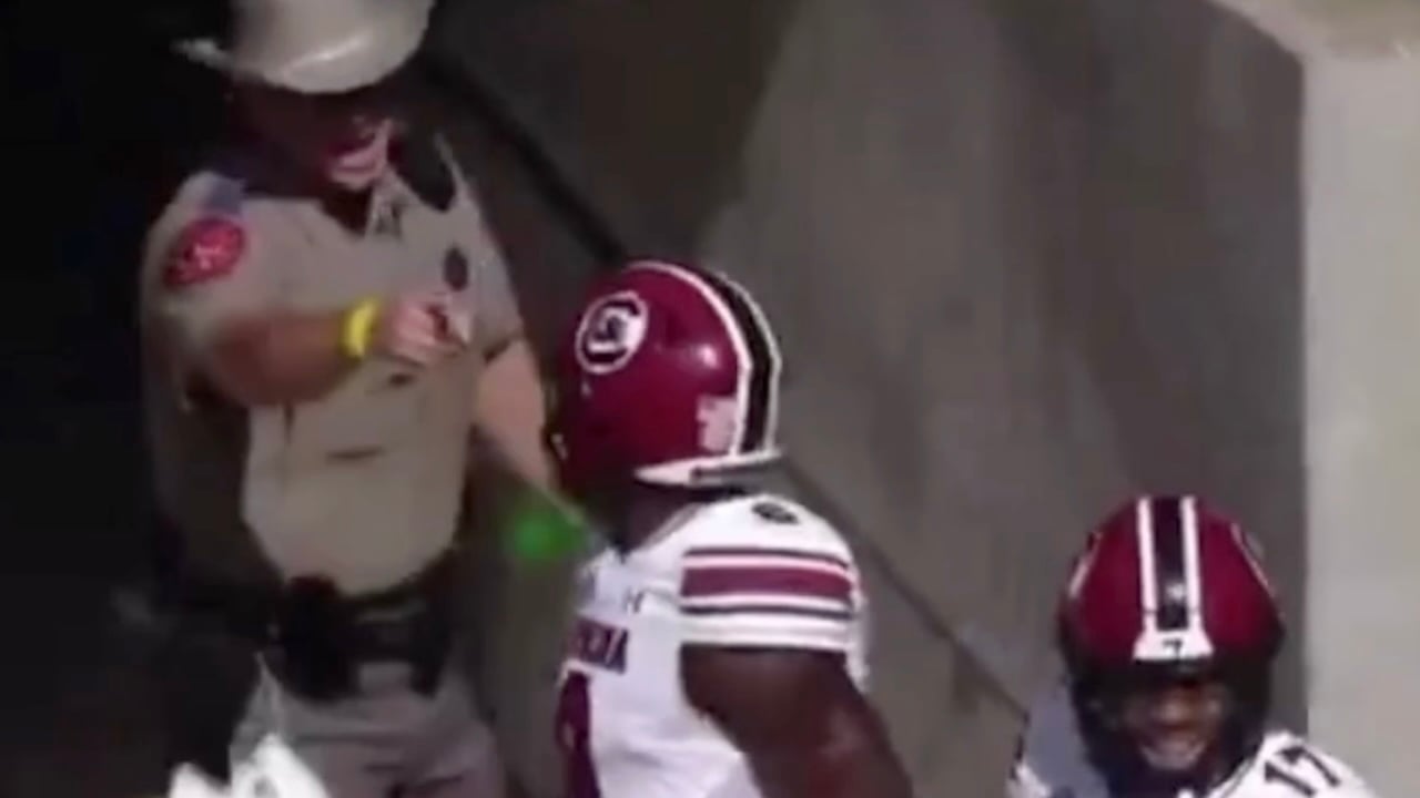 Texas State Trooper relieved of game-day duties after aggressively ...