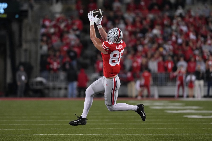Ohio State routs UCLA 48-10 to improve to 10-0