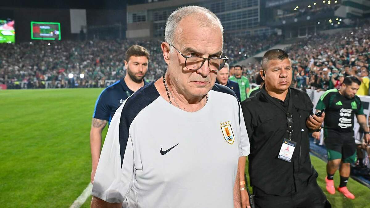 Marcelo Bielsa solo tiene palabras de elogio para Gilberto Mora
