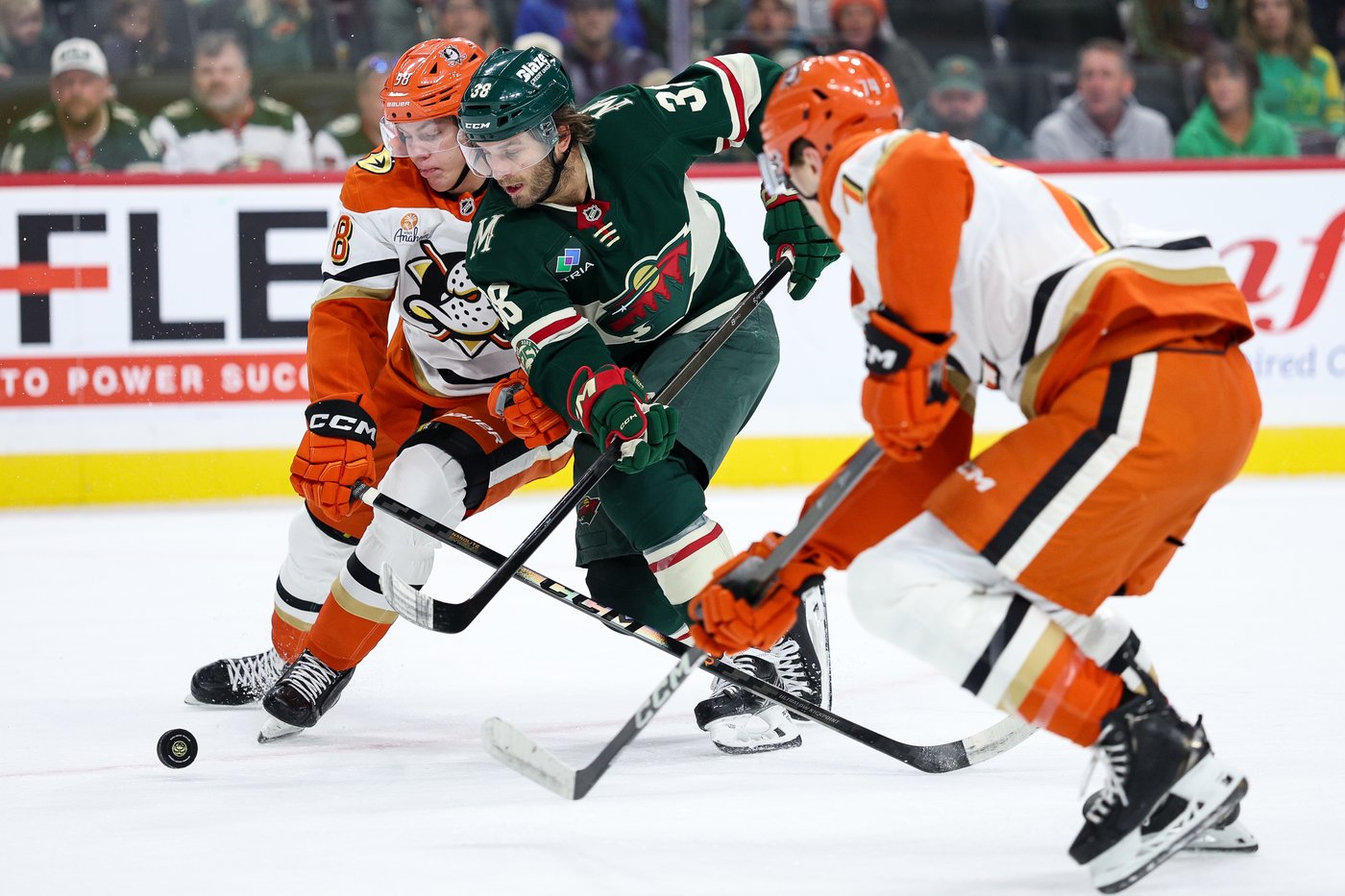 Jesper Wallstedt makes 28 saves for 2nd straight shutout, Wild beat ...