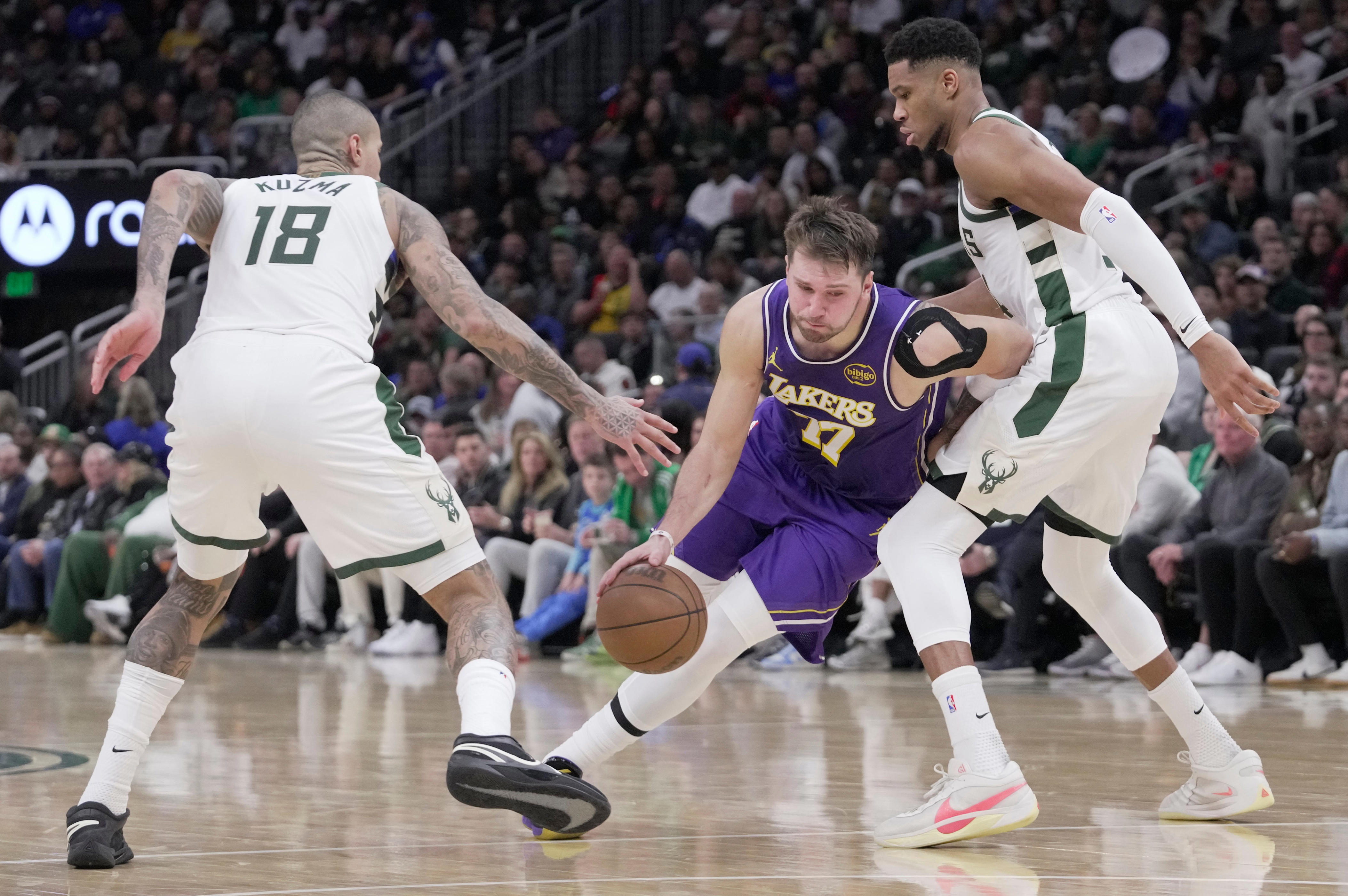 Bucks lead Lakers 86-77 after third quarter