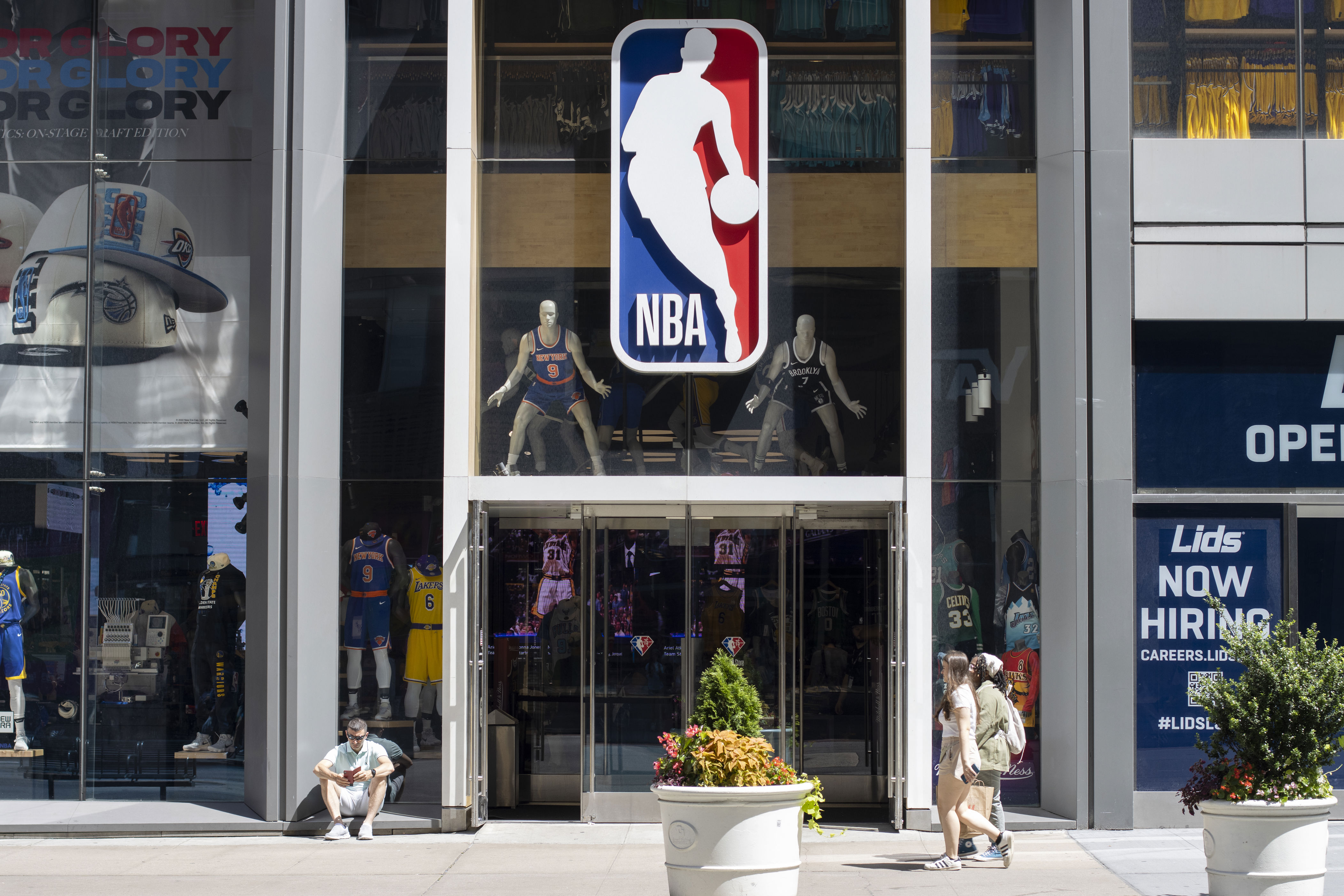 NBA expands illegal gambling investigation: What to know
