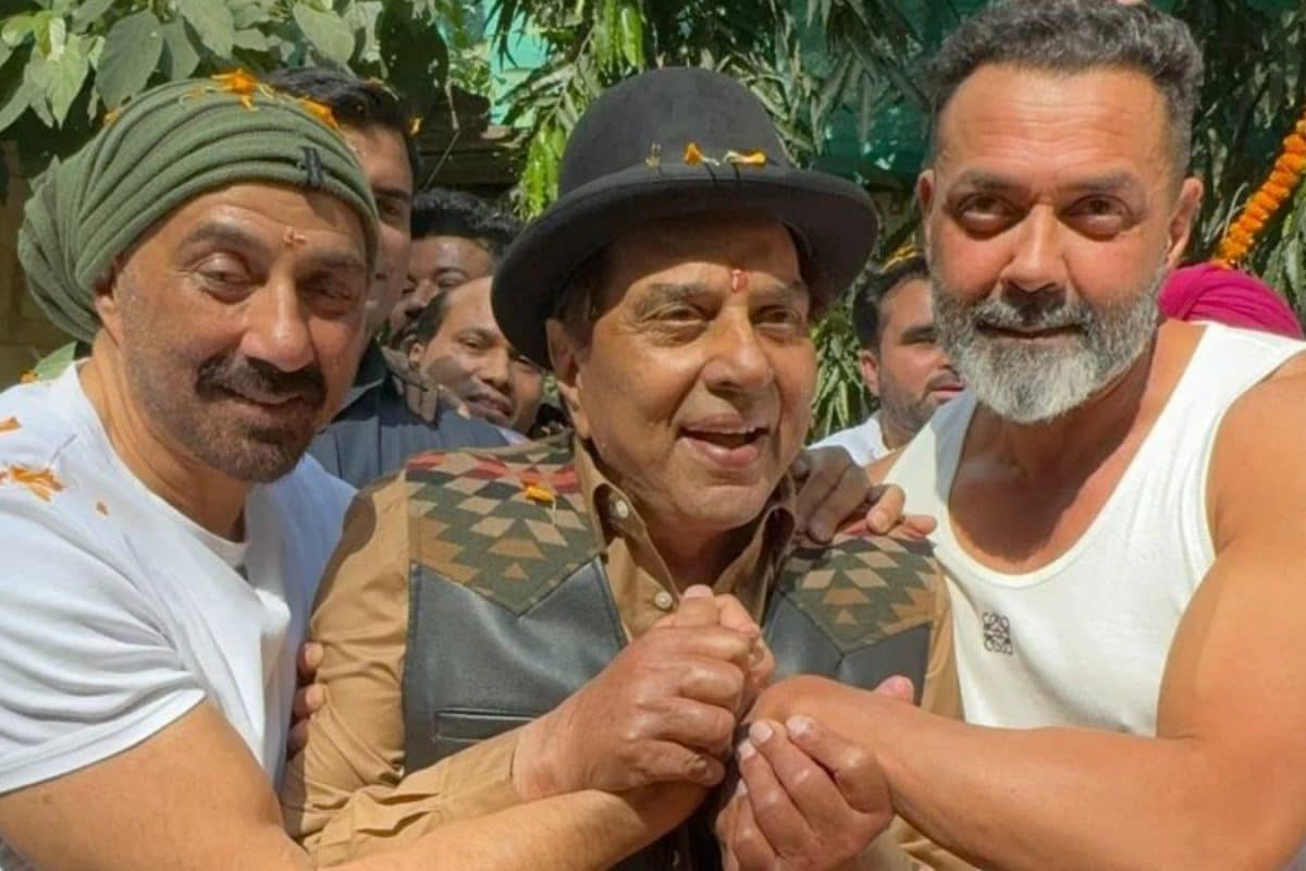 When Dharmendra Said Sons Sunny And Bobby Deol Don't Sit With Him At ...