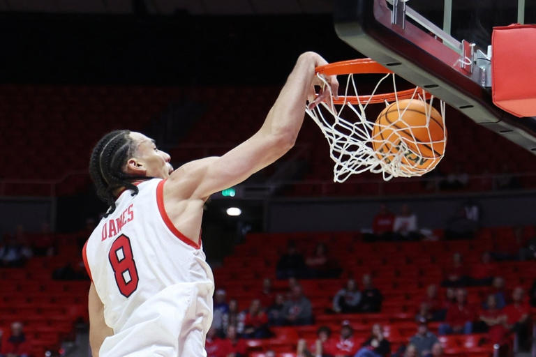 Utah forges big lead then holds off Sam Houston's late rally