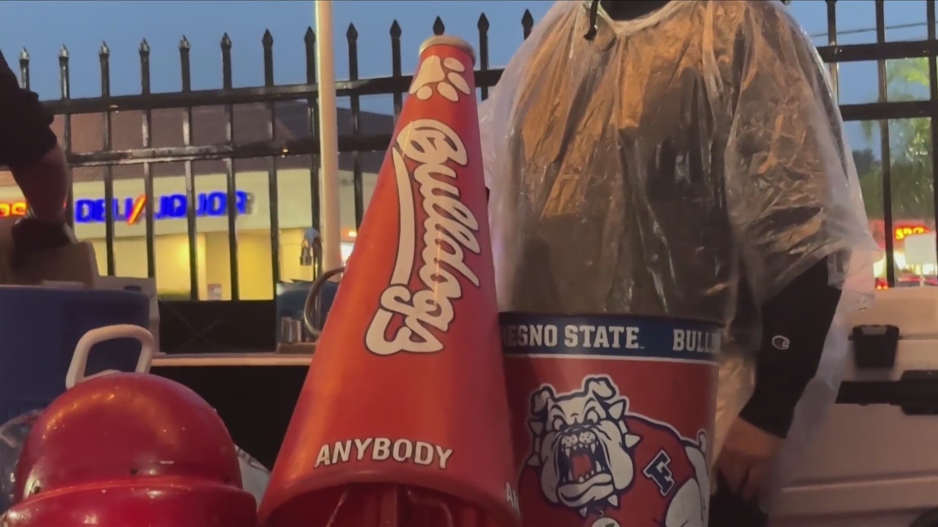 Fans brave rain and mud to tailgate, watch Fresno State Football
