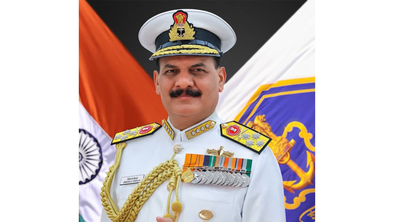 Indian Navy Chief visits US destroyer, Pearl Harbour to boost ties