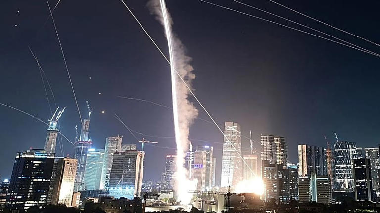 Irán podría lanzar simultáneamente 2.000 misiles contra Israel, en la ...