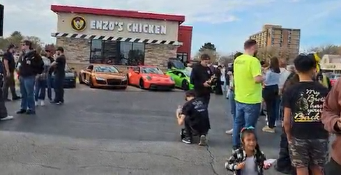 Hundreds flock to Enzo’s Chicken, East Moline – watch the crowds!