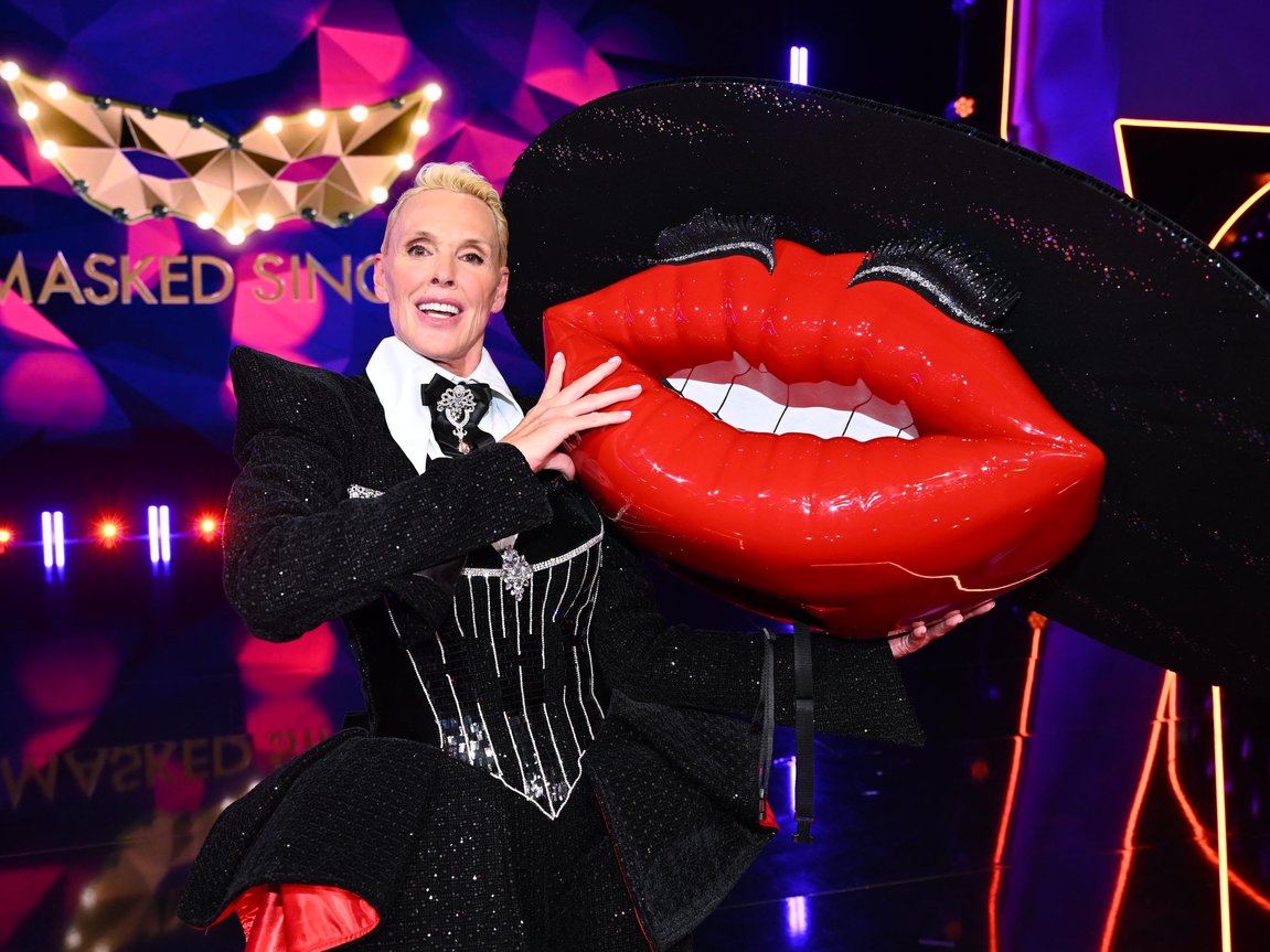 "The Masked Singer": Brigitte Nielsen unmasked as Kiss