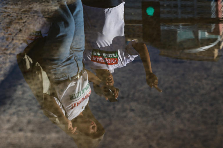 Hundreds of thousands rally in Manila against flood-control corruption ...