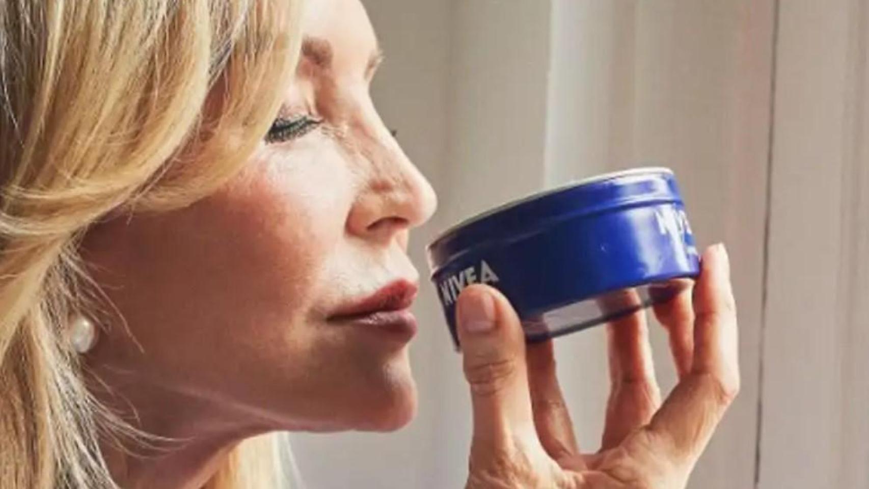 Carmen Lomana (77), empresaria: "La Nivea de la lata azul es genial ...