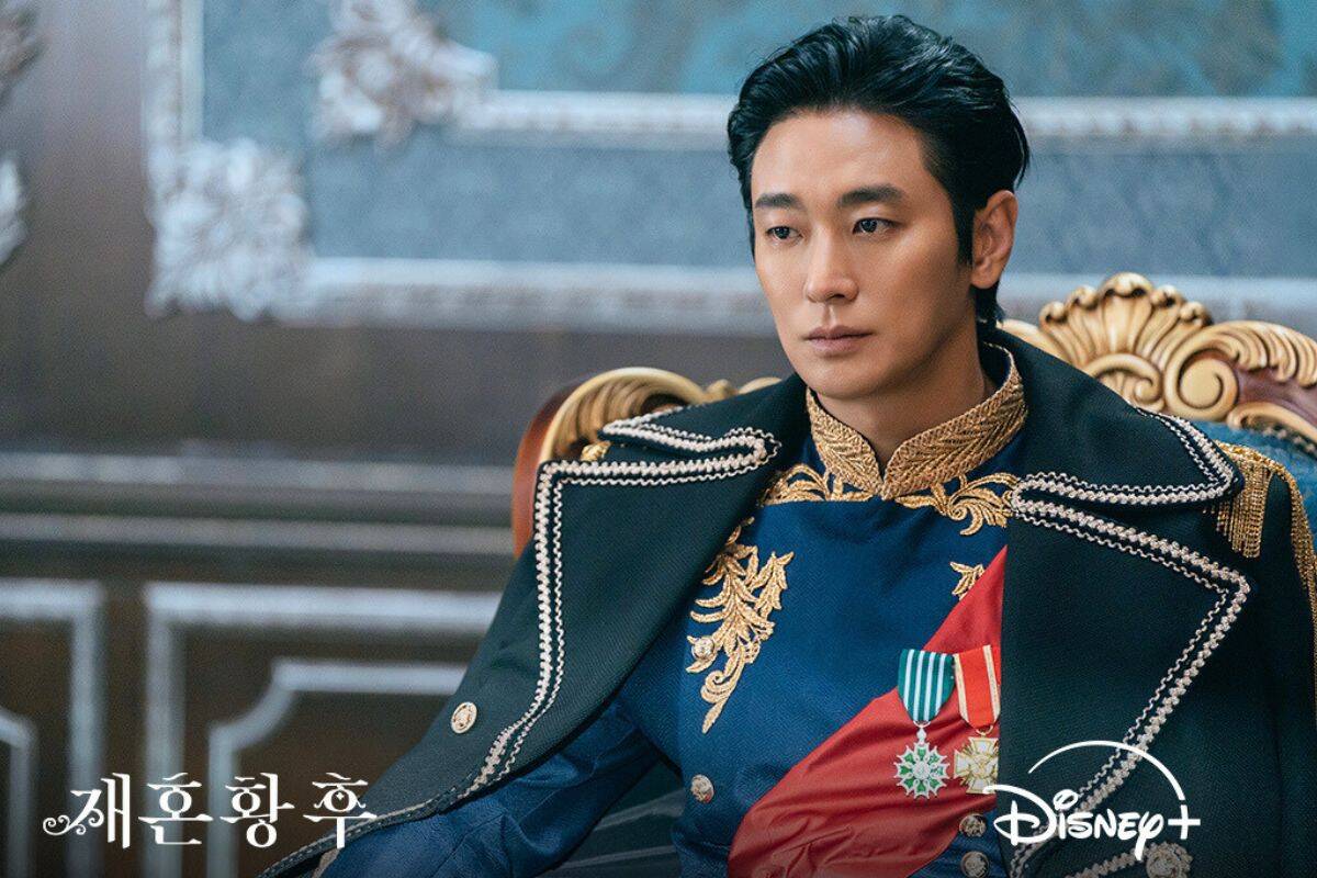 Phim của Joo Ji Hoon, Shin Min Ah vừa công bố đã gây tranh cãi