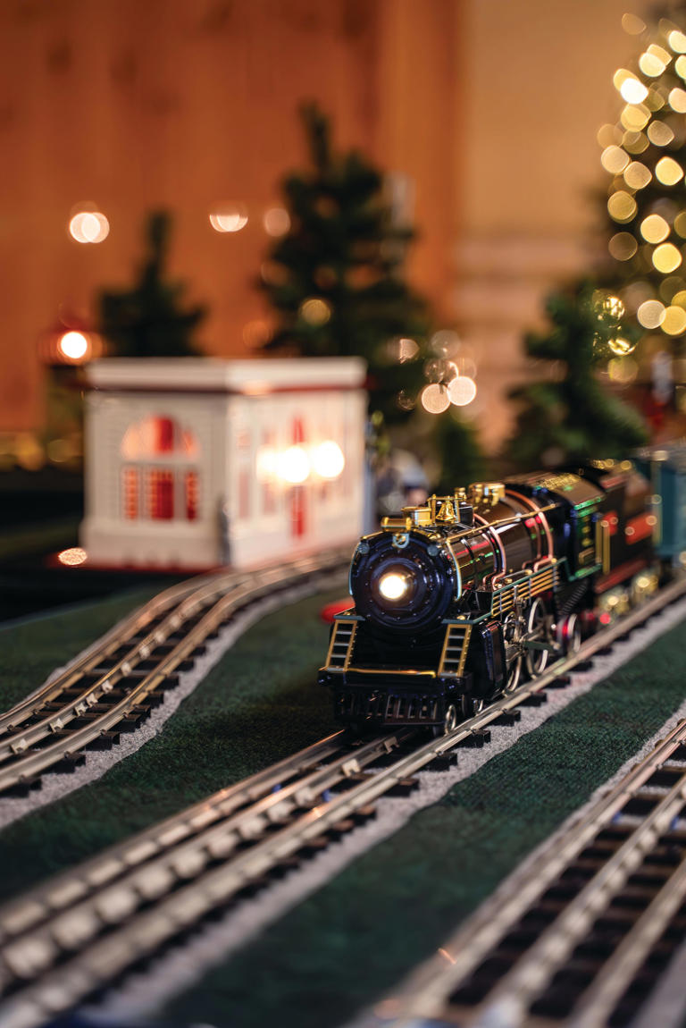Model trains chug into Delaware sites for the holiday season. Here's ...
