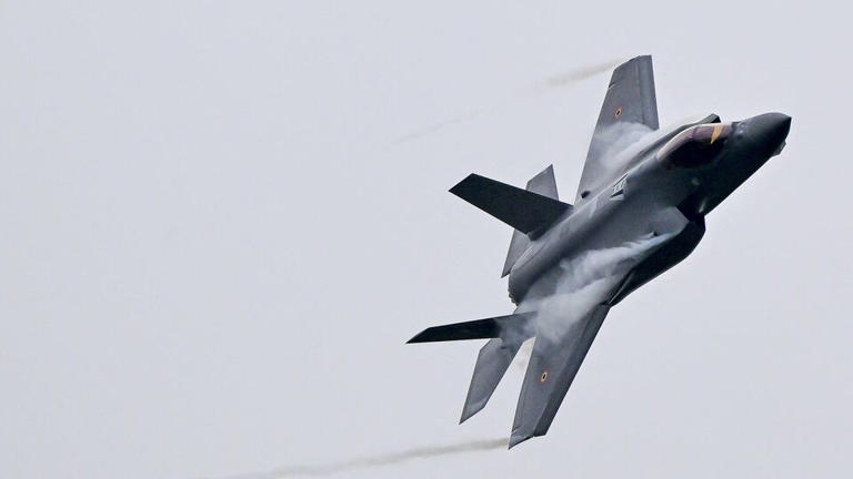 US completes successful stockpile flight tests of B61-12 nuclear ...