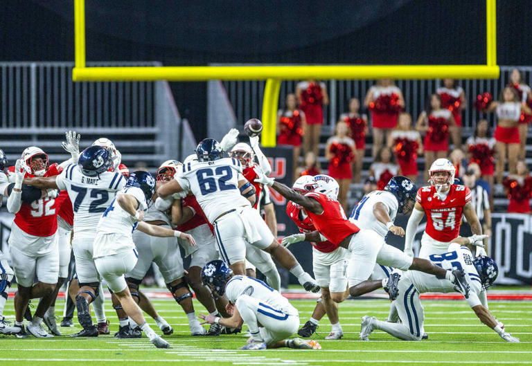 Run of good luck: UNLV survives Utah State in double-OT thriller — PHOTOS