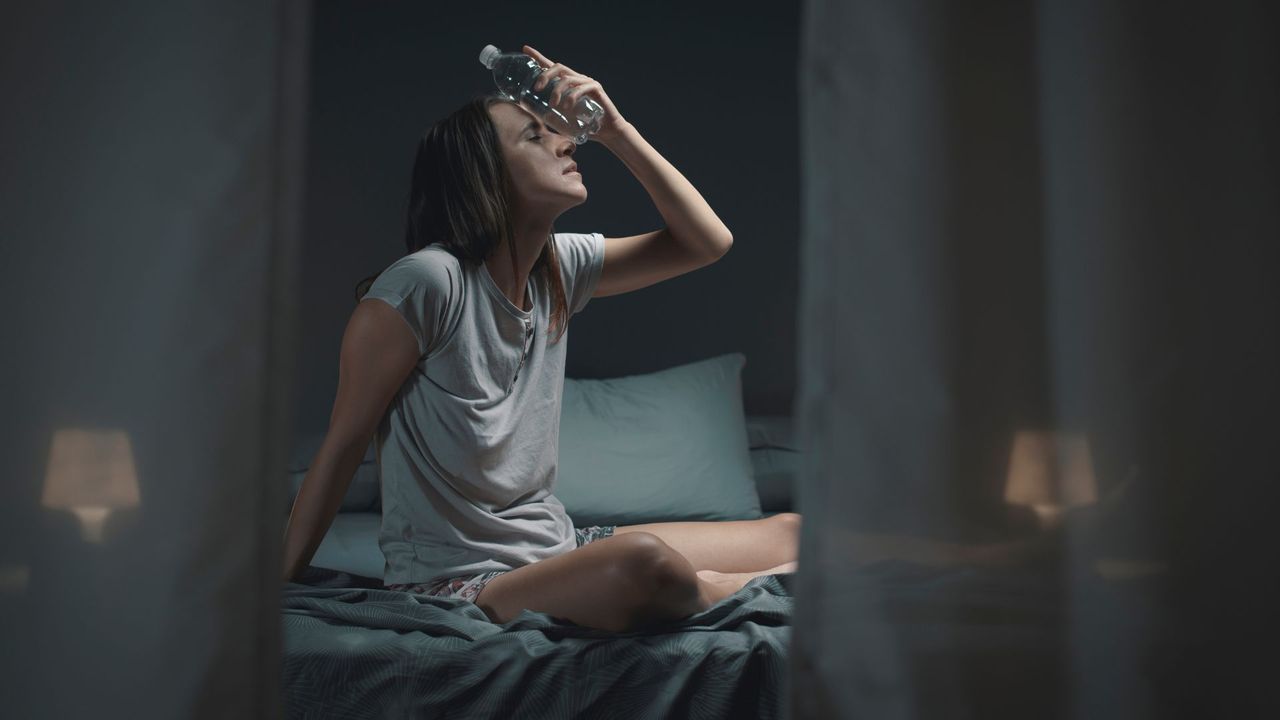 Why do I wake up sweating even though it's freezing? 3 most common ...