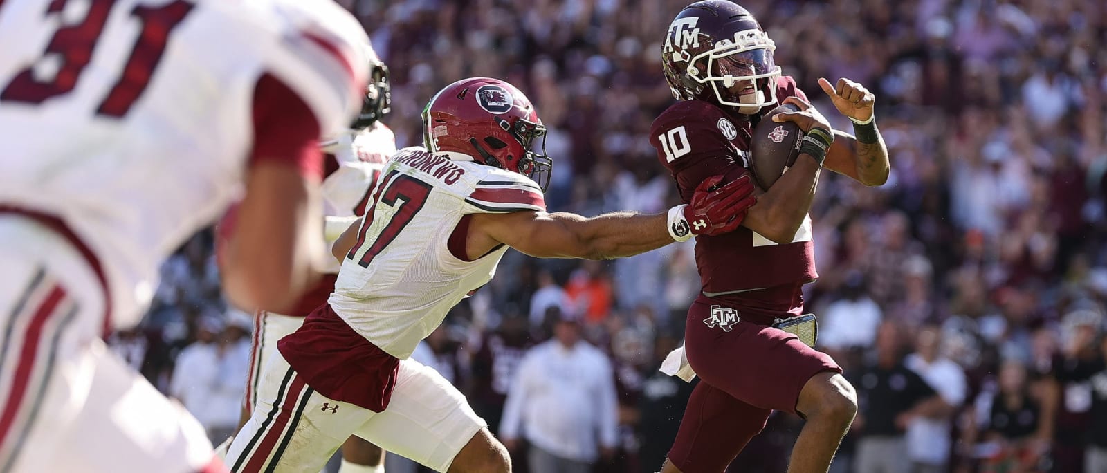 State Trooper Reprimanded After Shoving South Carolina Football Players ...