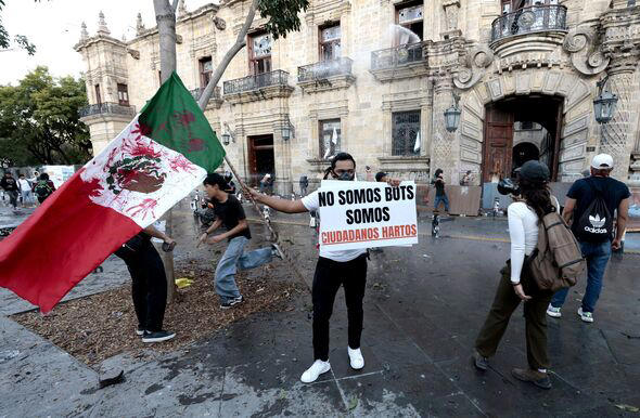 Mexico 'Gen Z' protest against cartel violence leads to 100 police ...