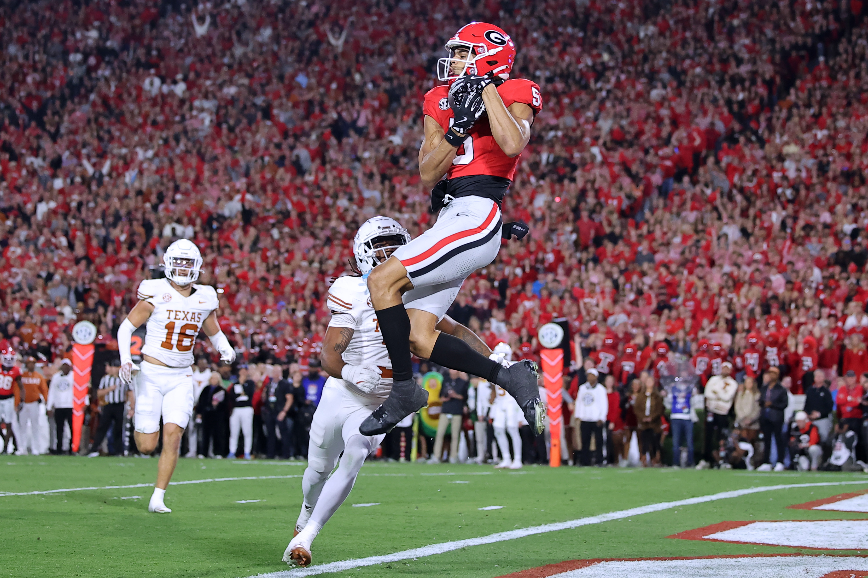 No. 10 Texas at No. 5 Georgia final score: Bulldogs bludgeon Horns late ...