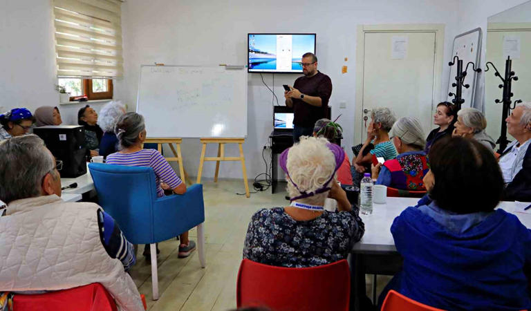 Dolandırıcıların hedef kitlesi 60 yaş üzerine akıllı telefon kullanımı ...