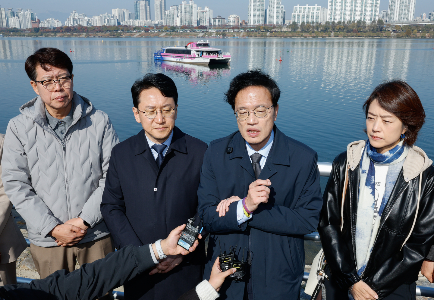 Democratic Party attacks Seoul mayor after latest Hangang Bus ferry ...