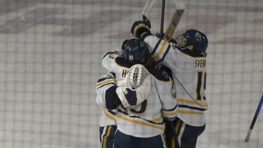 St. Thomas scores late to tie Augustana hockey