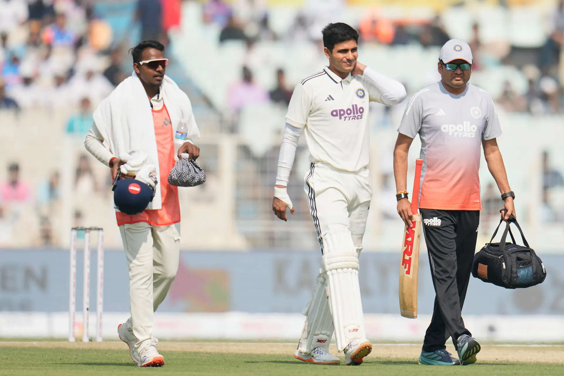 Shubman Gill’s neck scare raises concern during Eden Test