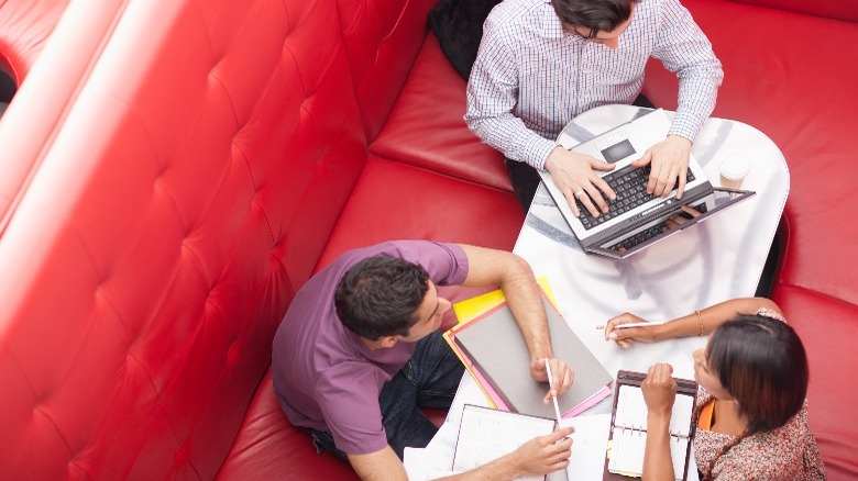 2.4 GHz Vs. 5 GHz Wi-Fi: Which Should You Use?