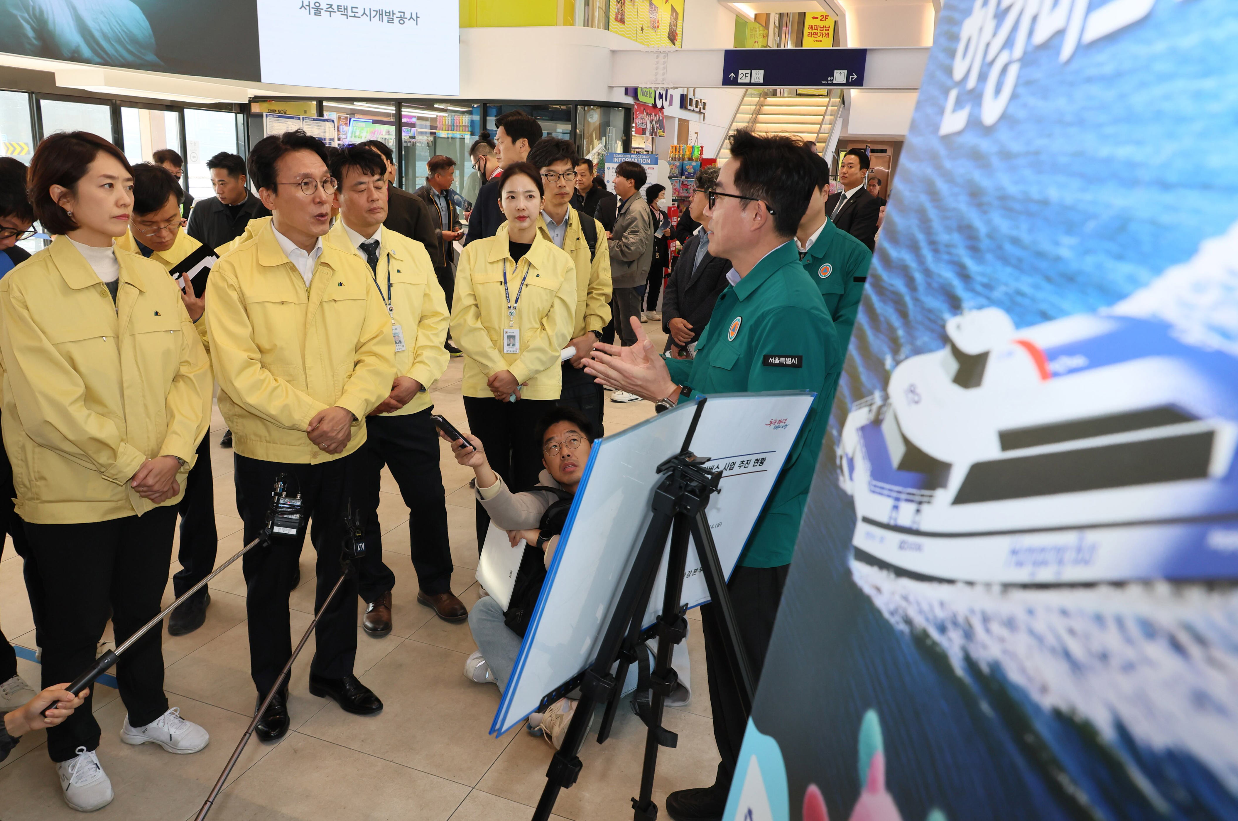 Prime Minister Kim Criticizes Seoul City Over Han River Bus Safety Concerns