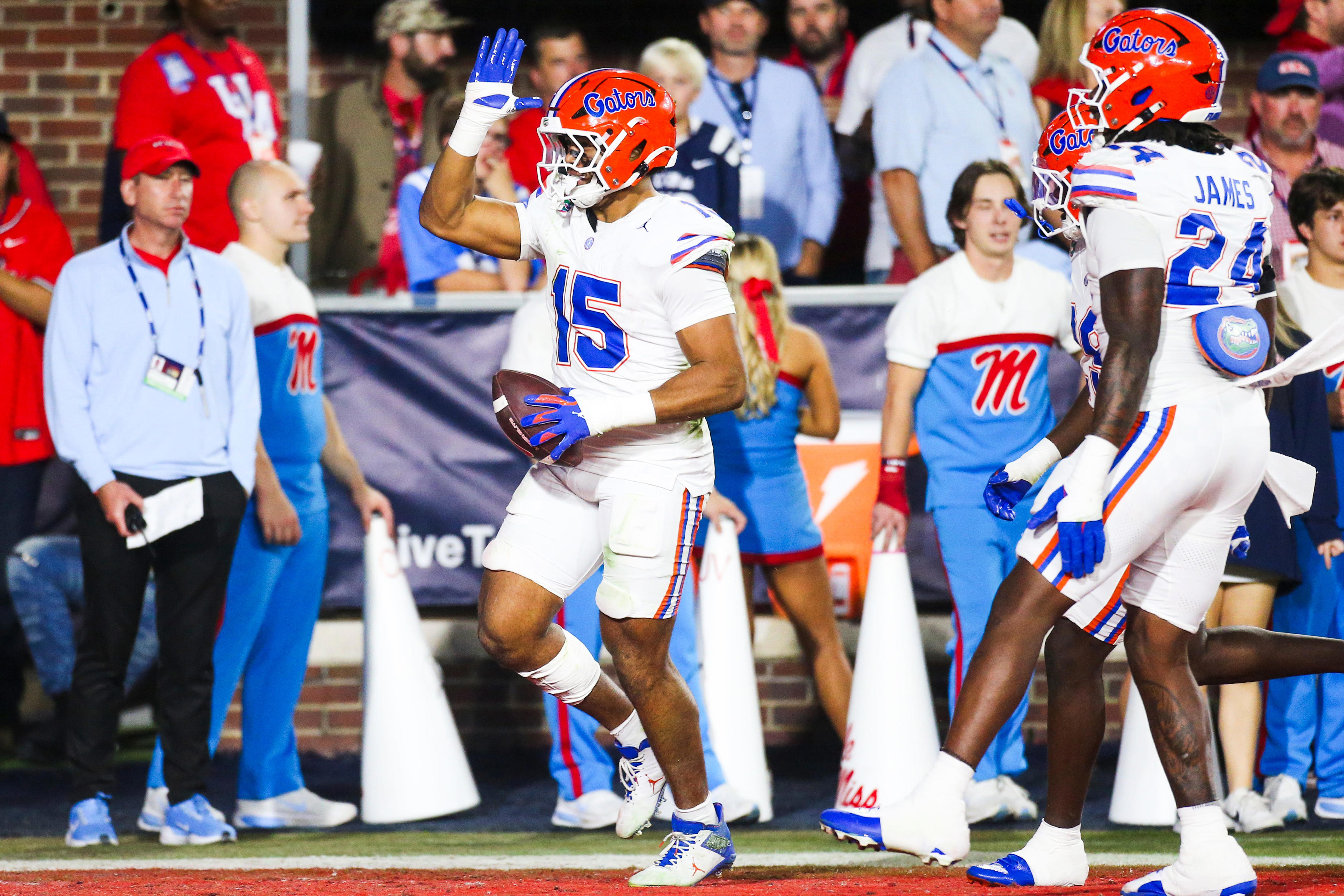 Standout Florida football edge rusher Jayden Woods returning to UF