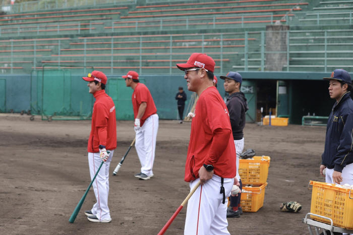 The first brother in KBO history to say goodbye to blue blood and tears ...