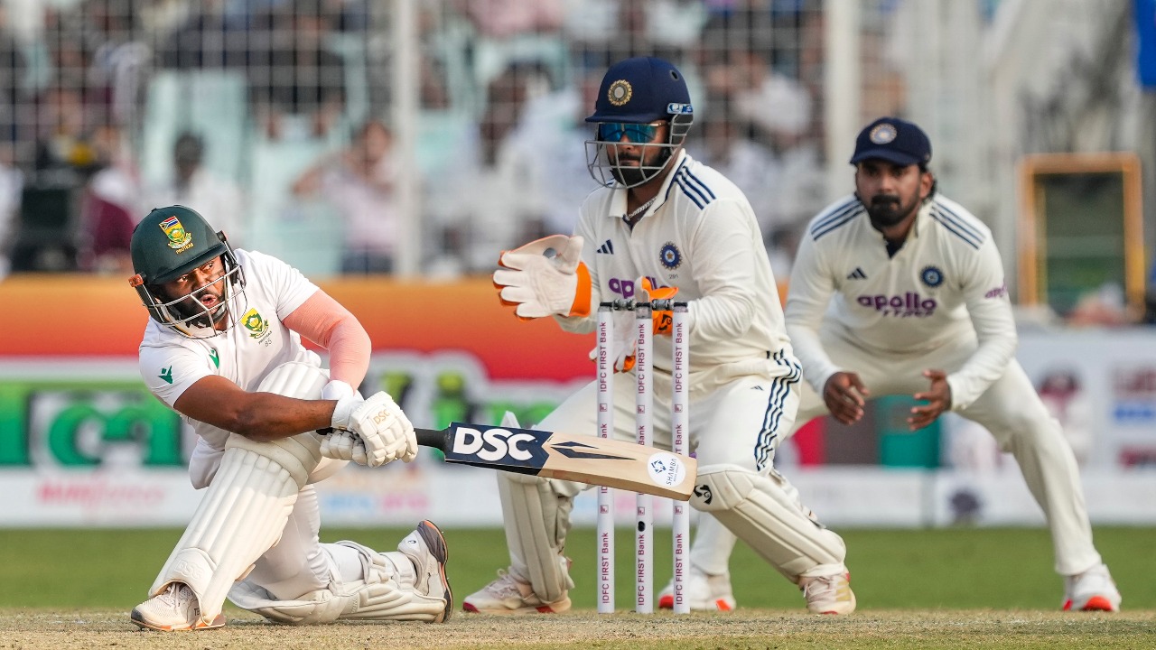 Temba Bavuma hits first fifty of Kolkata Test, earns standing ovation ...