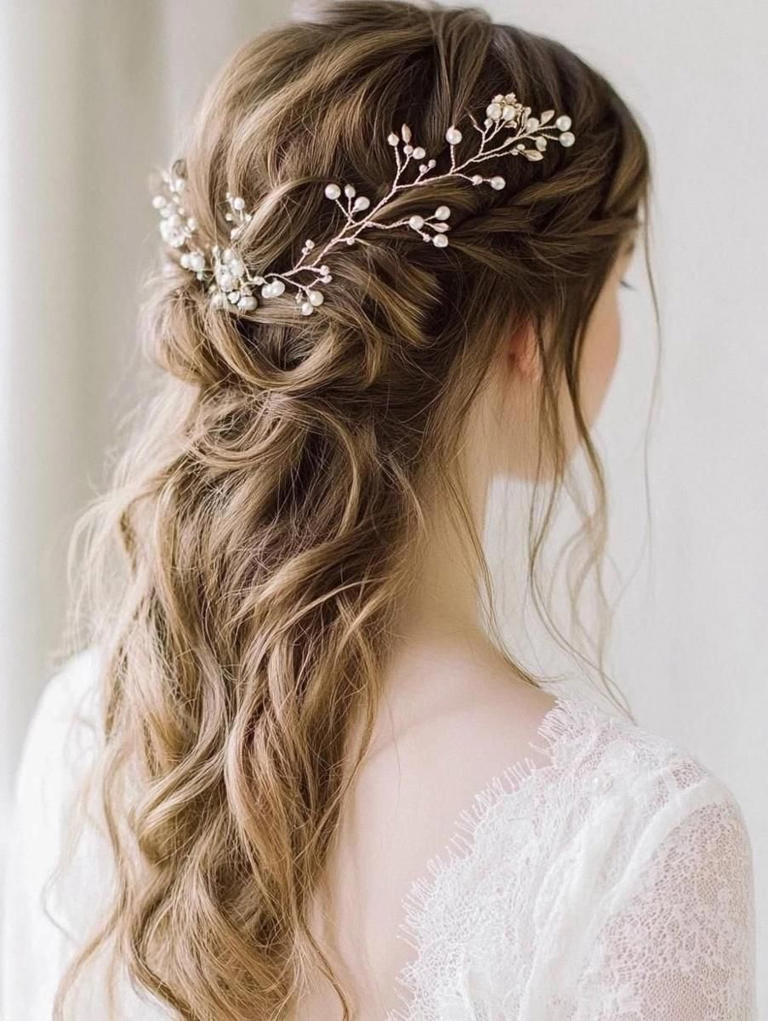 Intip Ide Styling Rambut dengan Hair Vine yang Elegan dan Classy